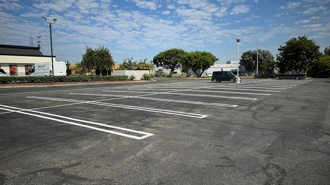 Line Striping for Keno’s Sports Bar and Grill in Anaheim | G-FORCE®